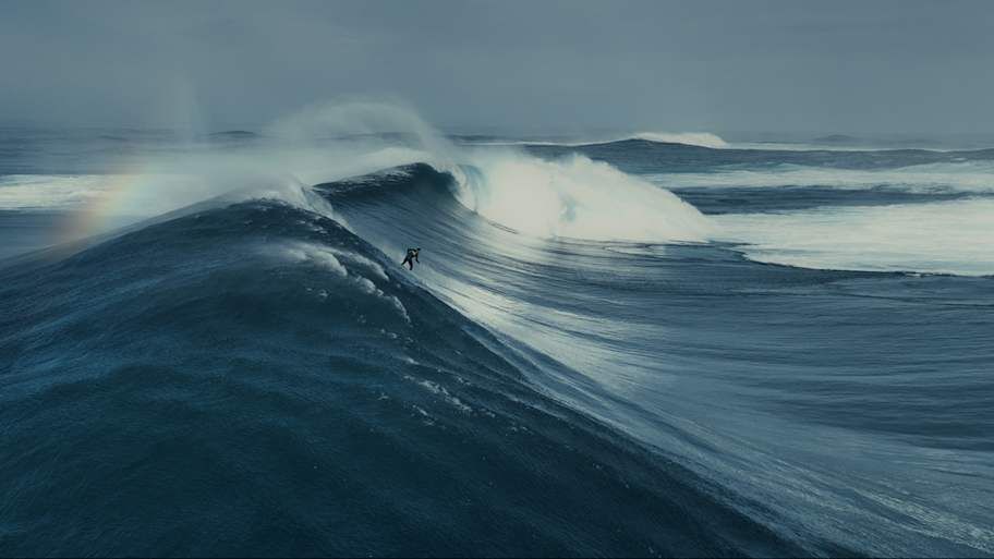 Sports Illustrated - A Rare Swell Hit 100 Miles Out to…