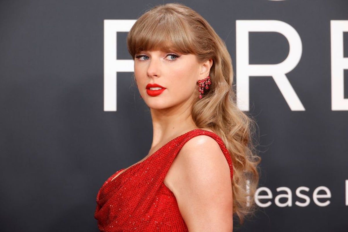 Taylor Swift fans up in arms over AMAs absence despite…