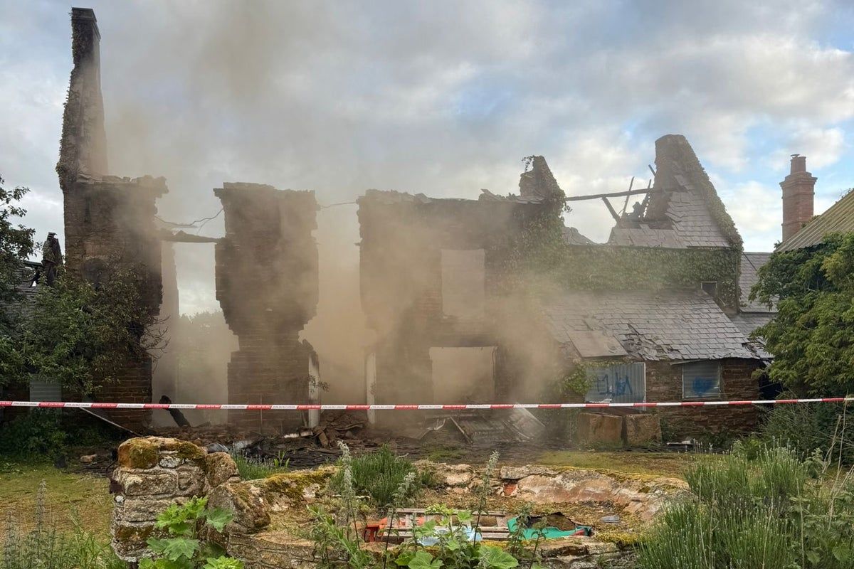 Police investigate fire at Princess Diana’s childhood…