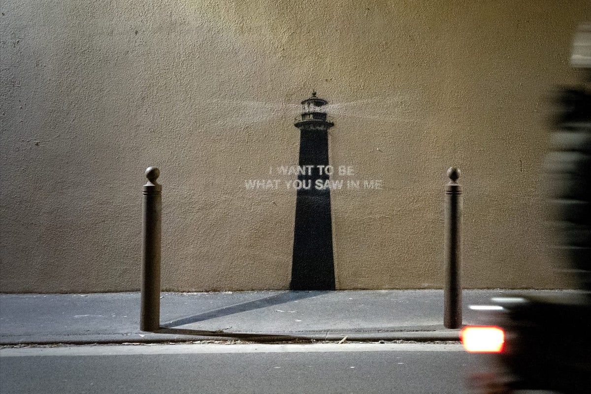 Banksy unveils mysterious new artwork featuring image…