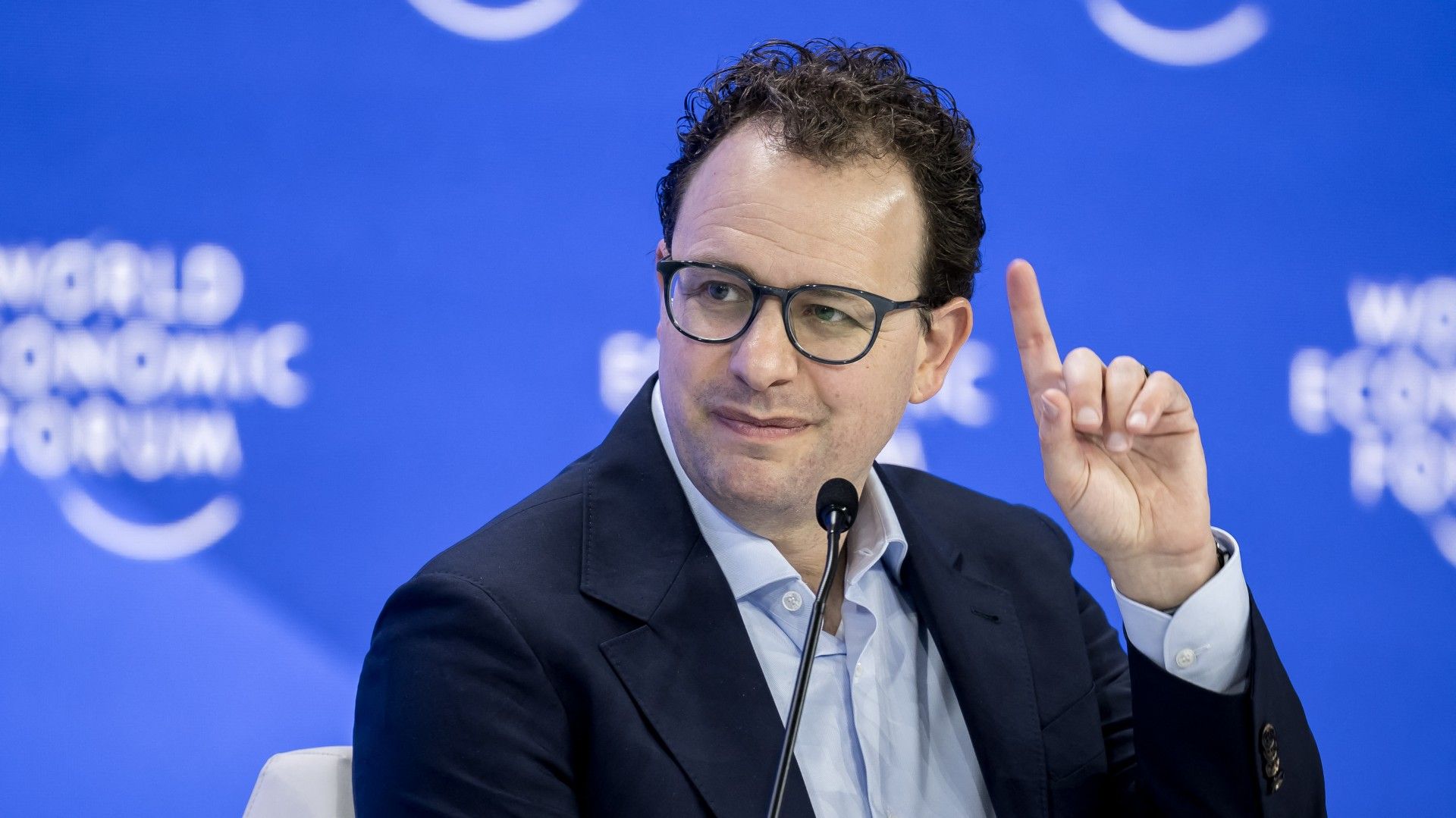 "Stop sugar-coating it": Anthropic CEO says AI will…