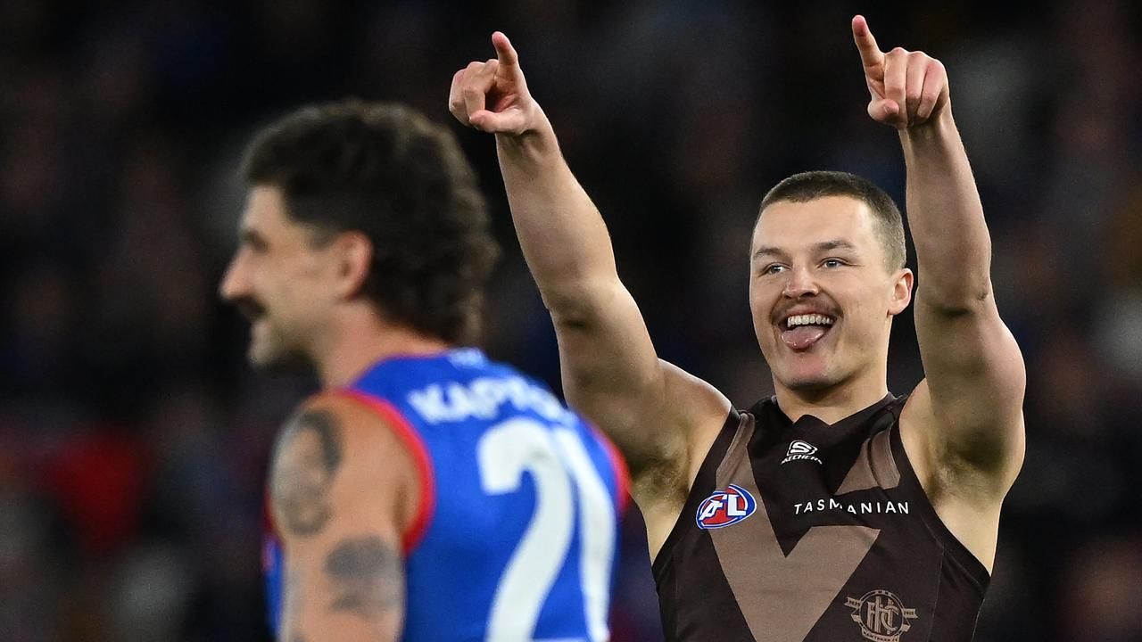 Hawks out-tackle Bulldogs for badly needed win