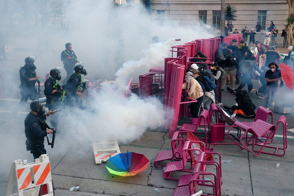 Australian reporter cries out as she’s hit by rubber…