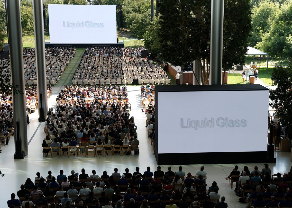 Apple completely changes the look of the iPhone and…