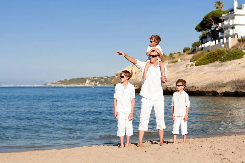 7 Things Wealthy Families Do With Their Money That…