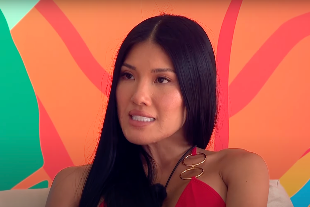 Love Island contestant Sophie Lee praised for…
