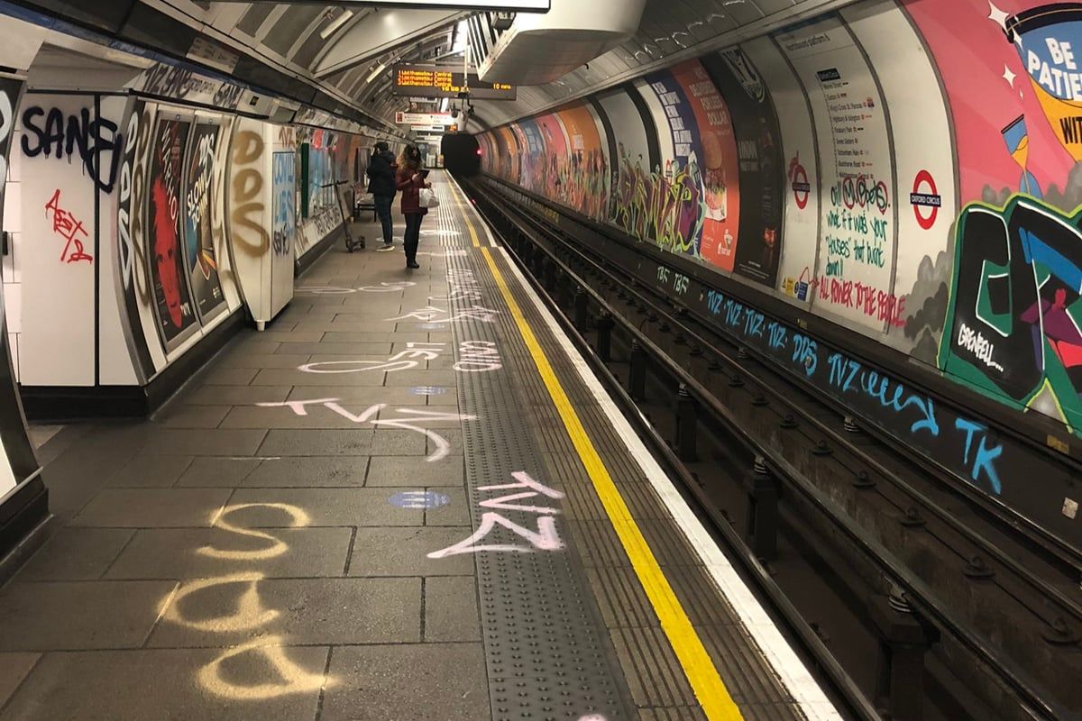 Why is the Bakerloo line covered in graffiti?
