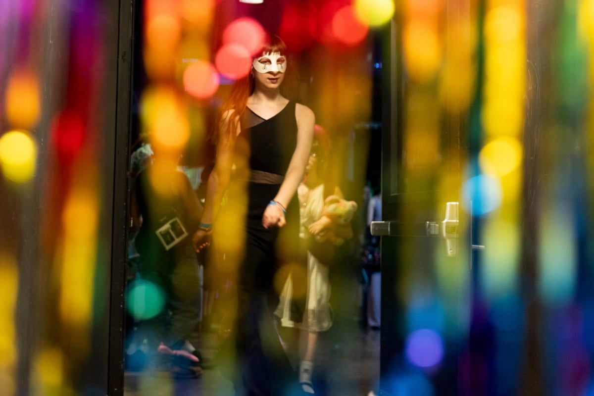 Portland's 'pink pony prom' celebrates LGBTQ+…