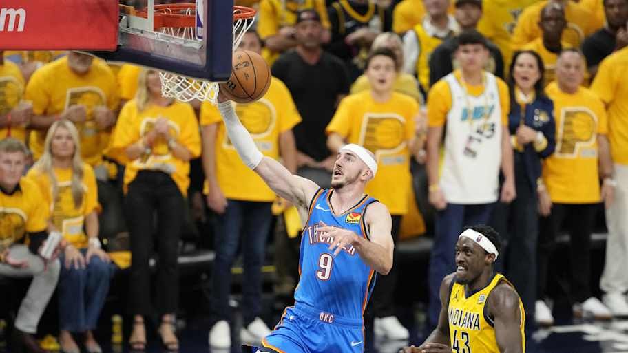 Sports Illustrated - Alex Caruso Makes Crazy NBA…