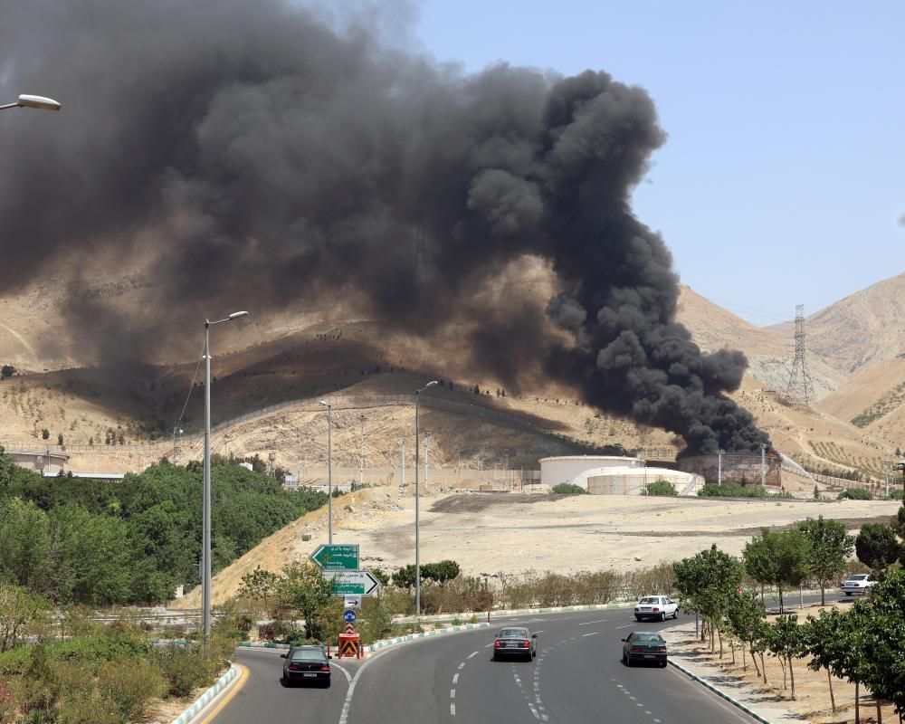 Israel issues Tehran evacuation order as Iran…