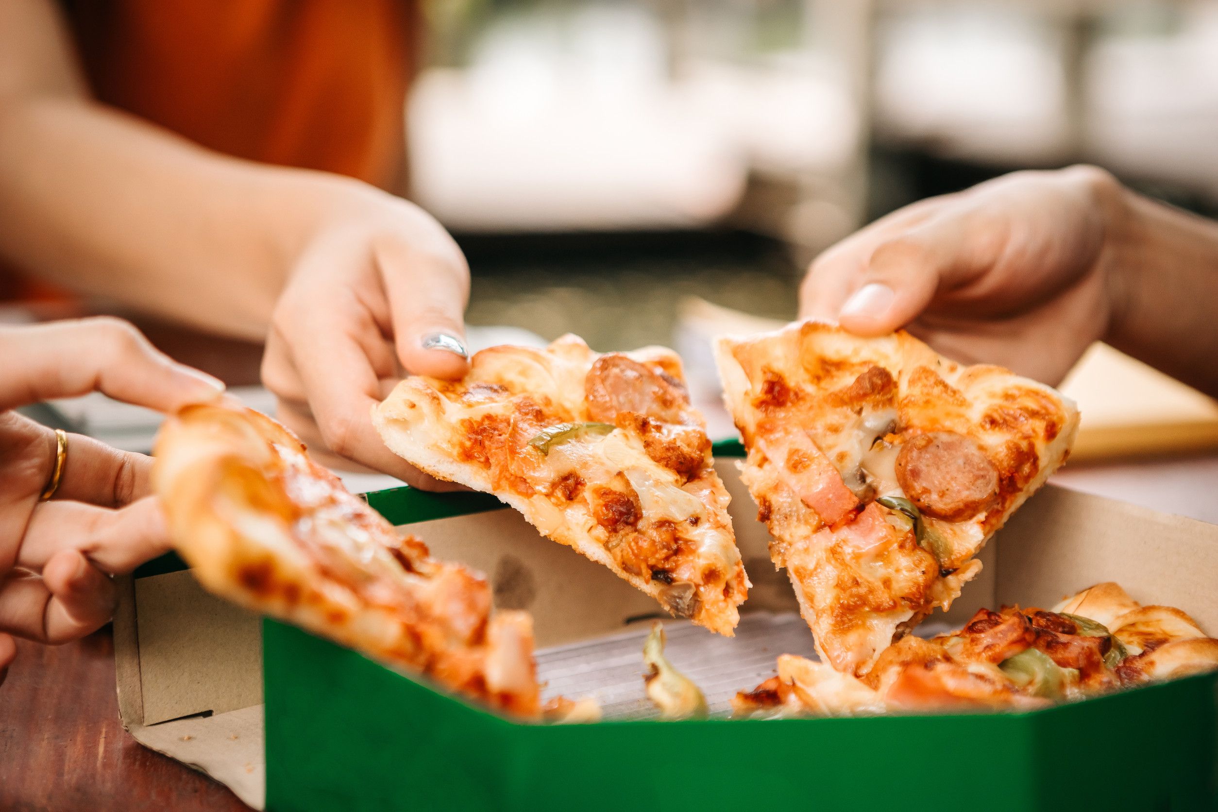 This Pizza Tracker Has Predicted 21 World Crises. Is…