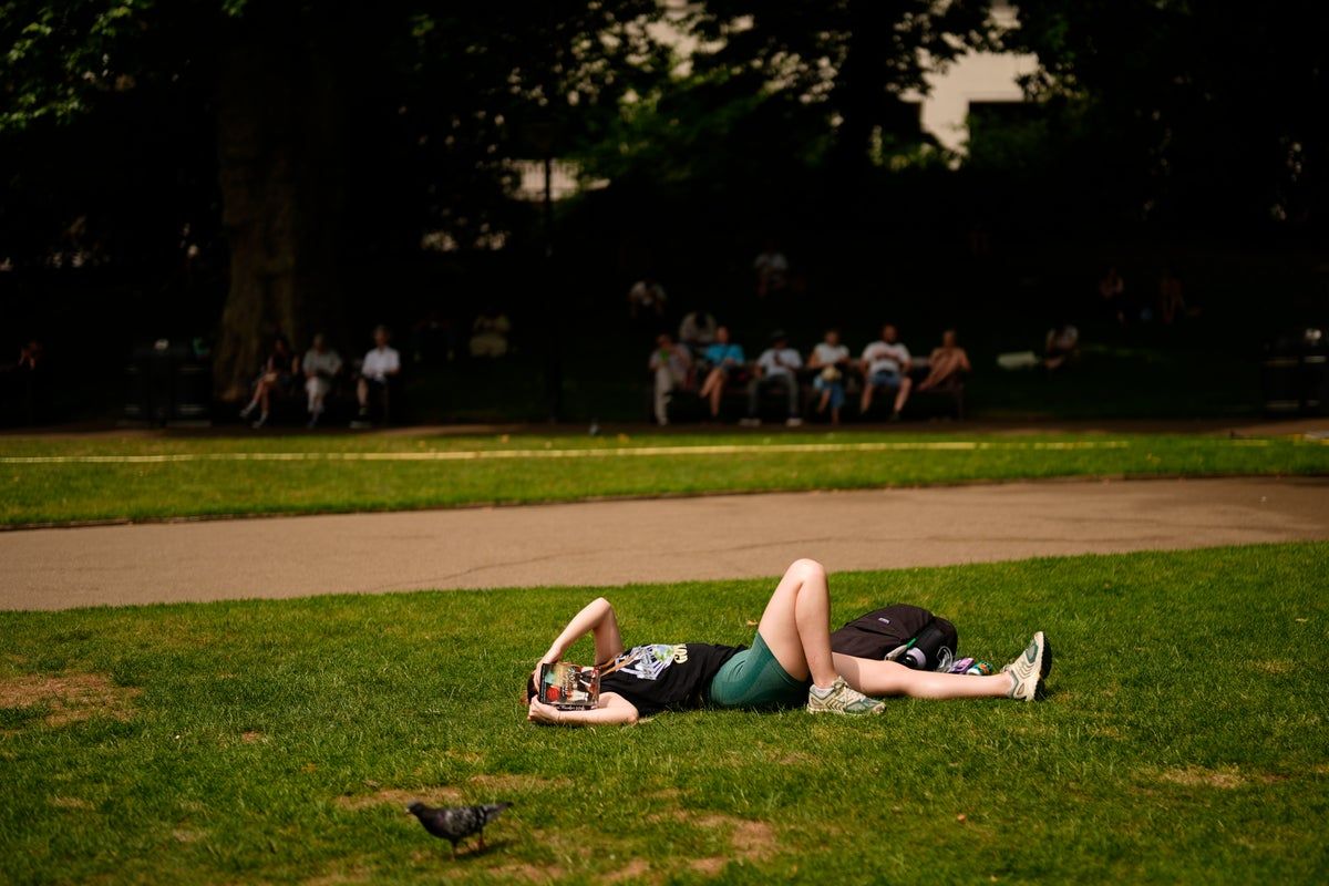 Amber heat-health warning as UK hits hottest day of…