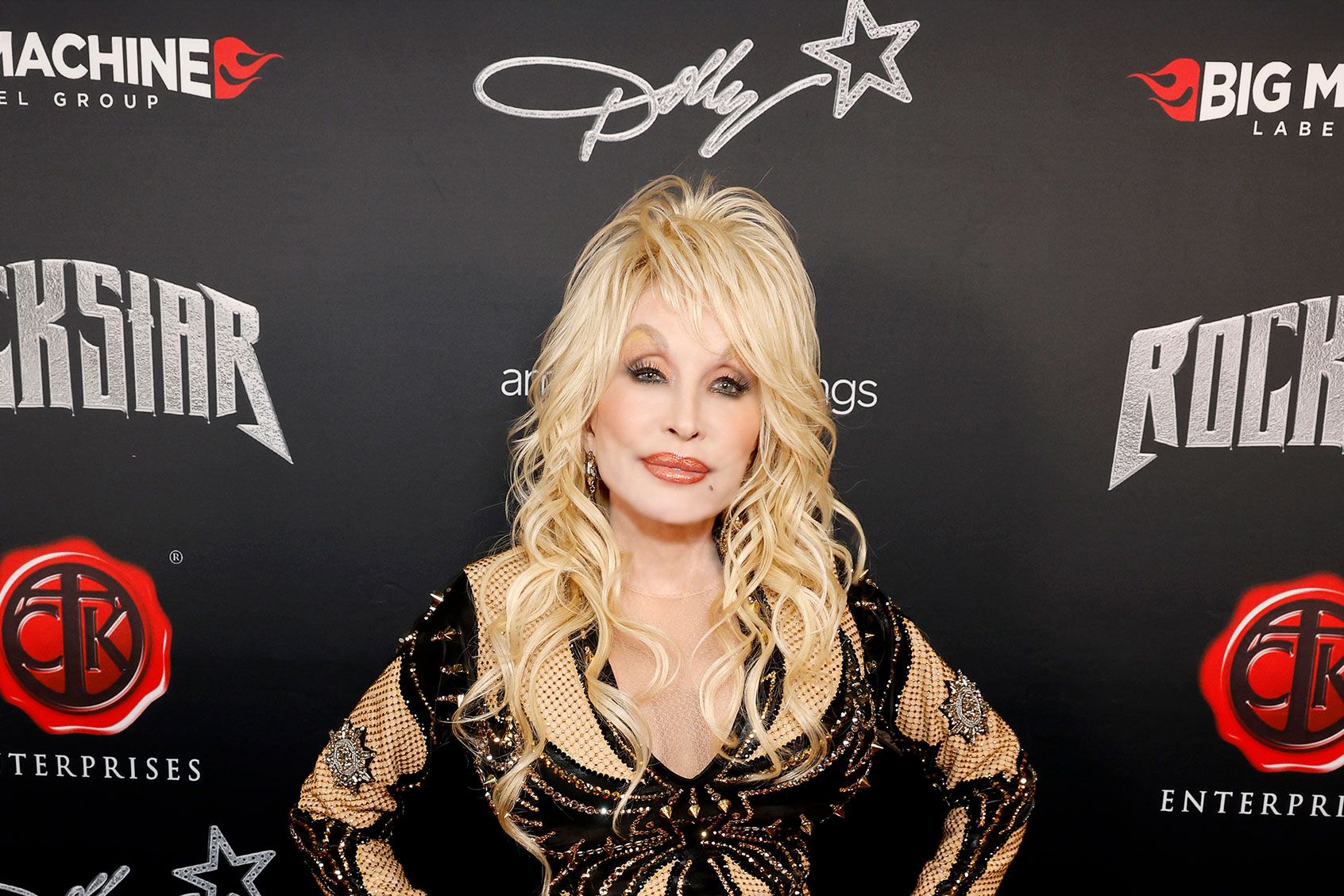 Dolly Parton announces Vegas residency