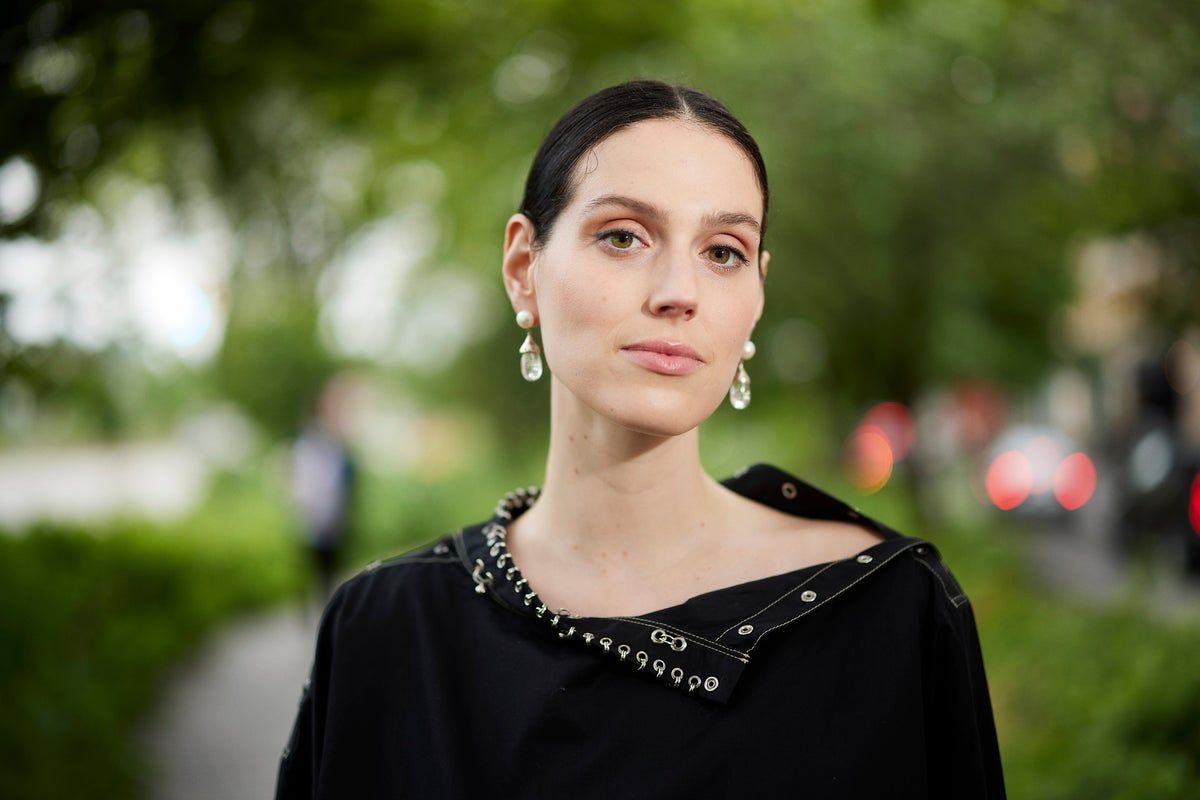 How ‘Sorry, Baby’ writer-producer-star Eva Victor made…