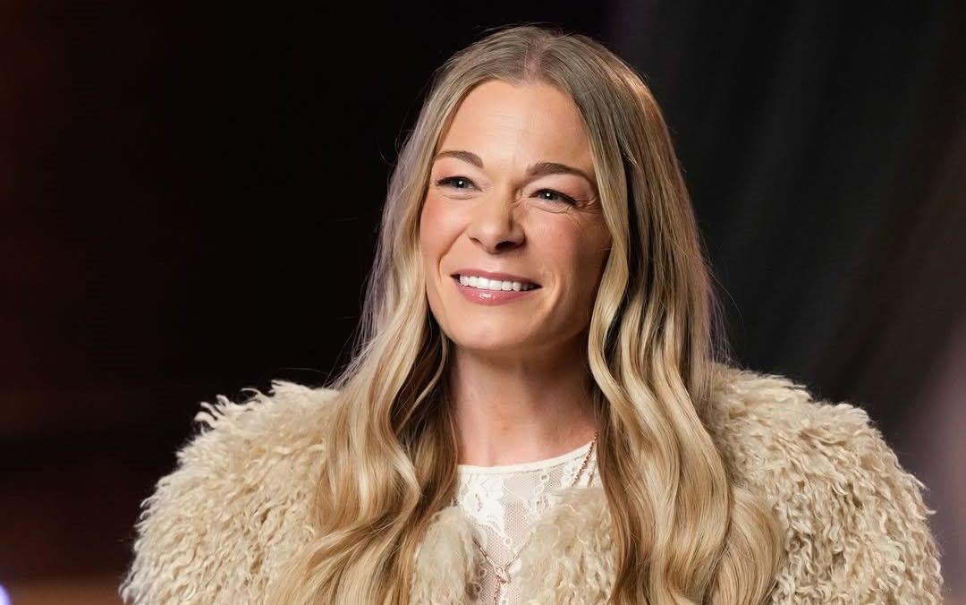 Why Did LeAnn Rimes' Teeth Fall Out on Stage? Singer's…