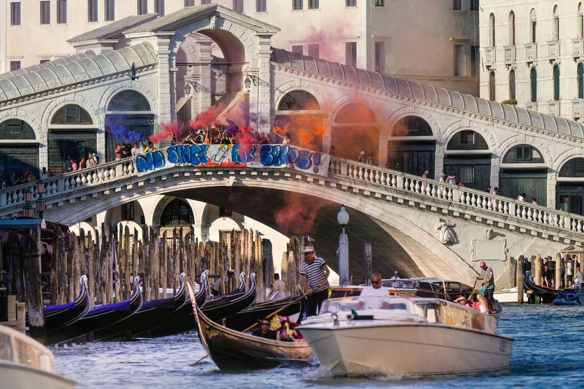 Protests erupt in Venice against Jeff Bezos wedding…
