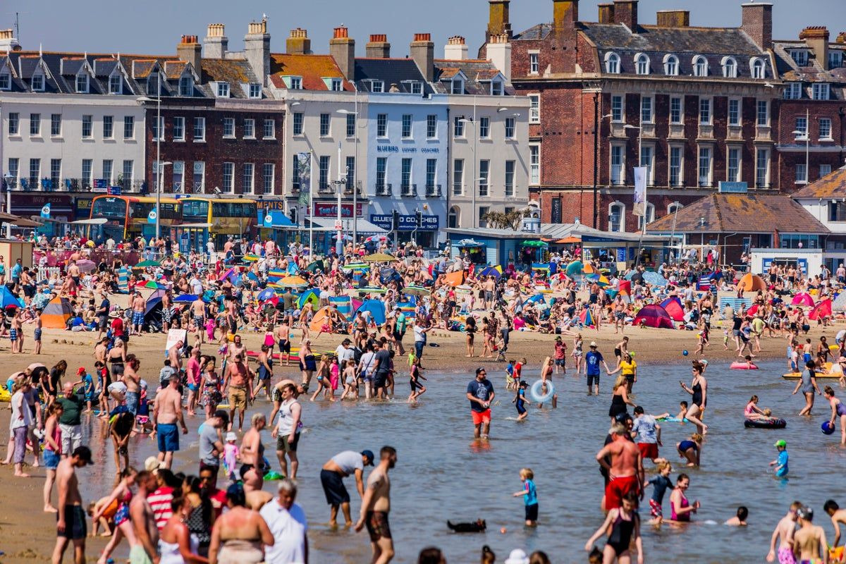 Amber heat health alert extended further across England