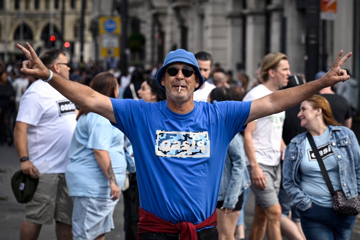 Oasis fans praised for ‘amazing’ behaviour on jubilant…