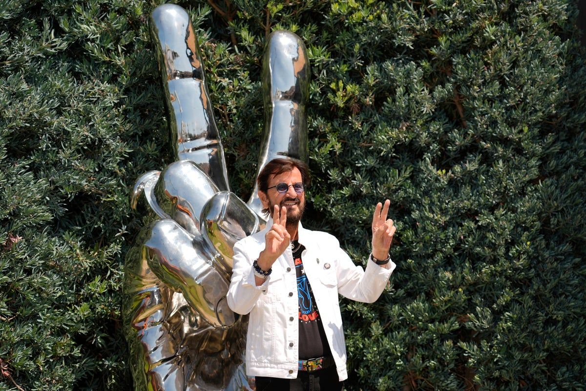 Statue unveiled in Liverpool to mark Ringo Starr’s…