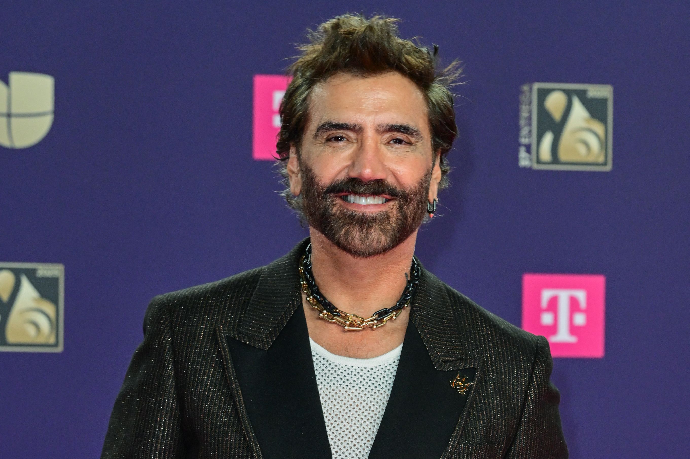 Shakira & Alejandro Fernández Step In for Texas Flood…