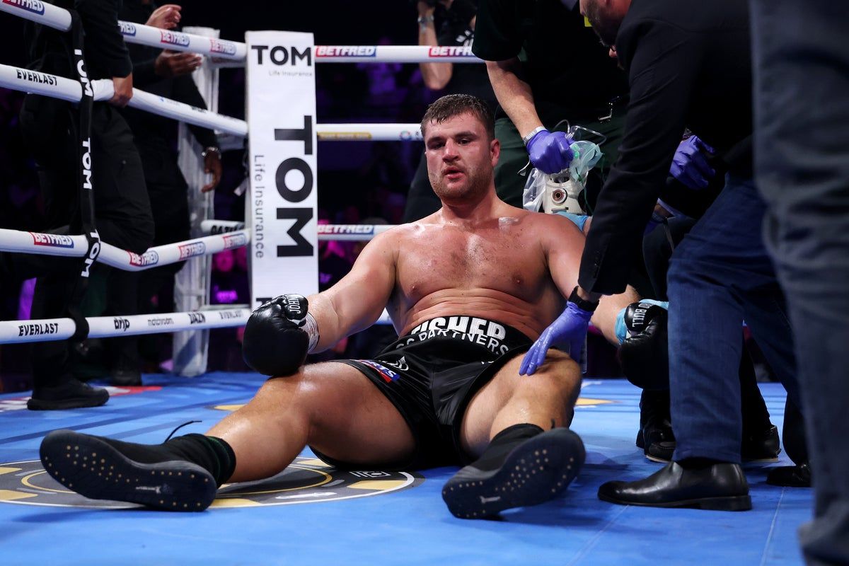 Heavyweight boxer splits with coach after knockout…