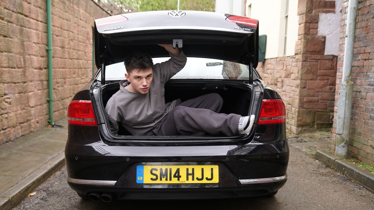 Hollyoaks spoilers: MISSING! Where is Bobby Costello?