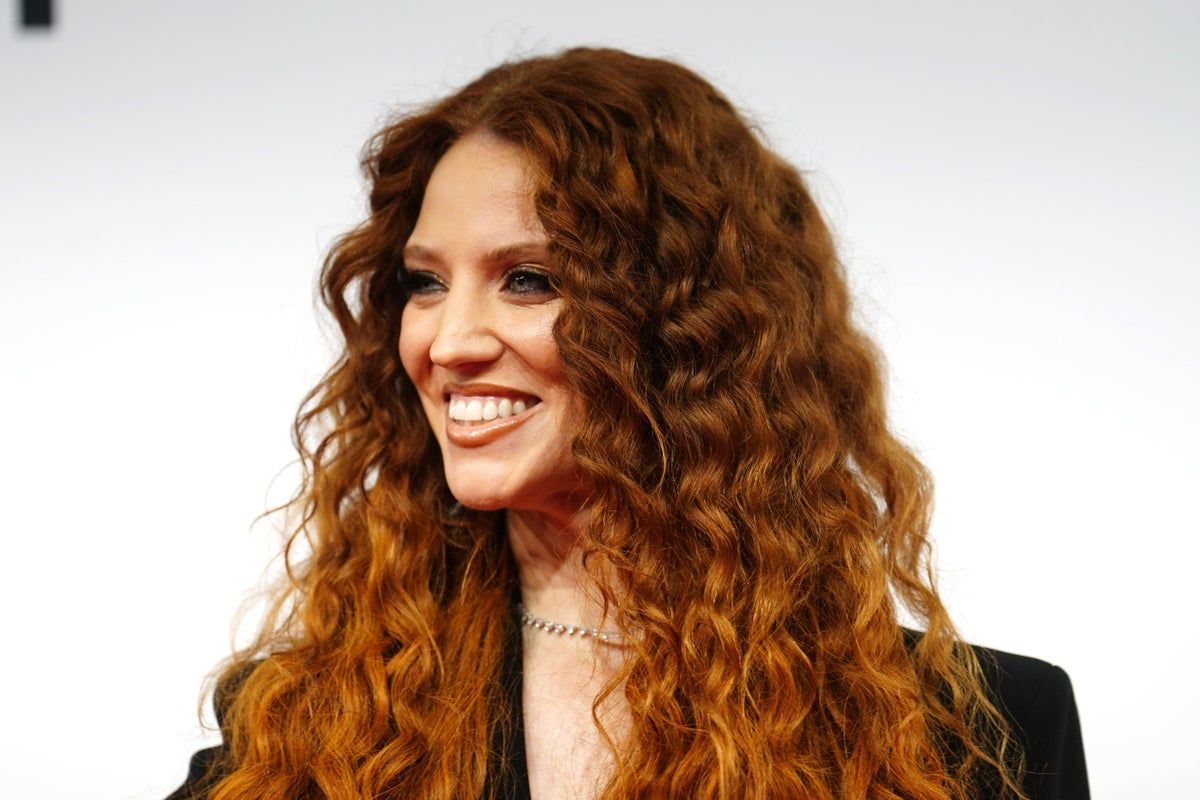 Jess Glynne finally meets Jet2 voiceover artist who…
