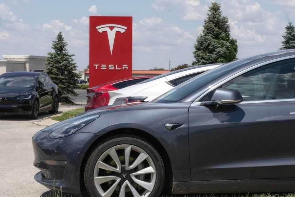 Tesla Stock Faces 'Critical Milestone' Ahead: Here's…