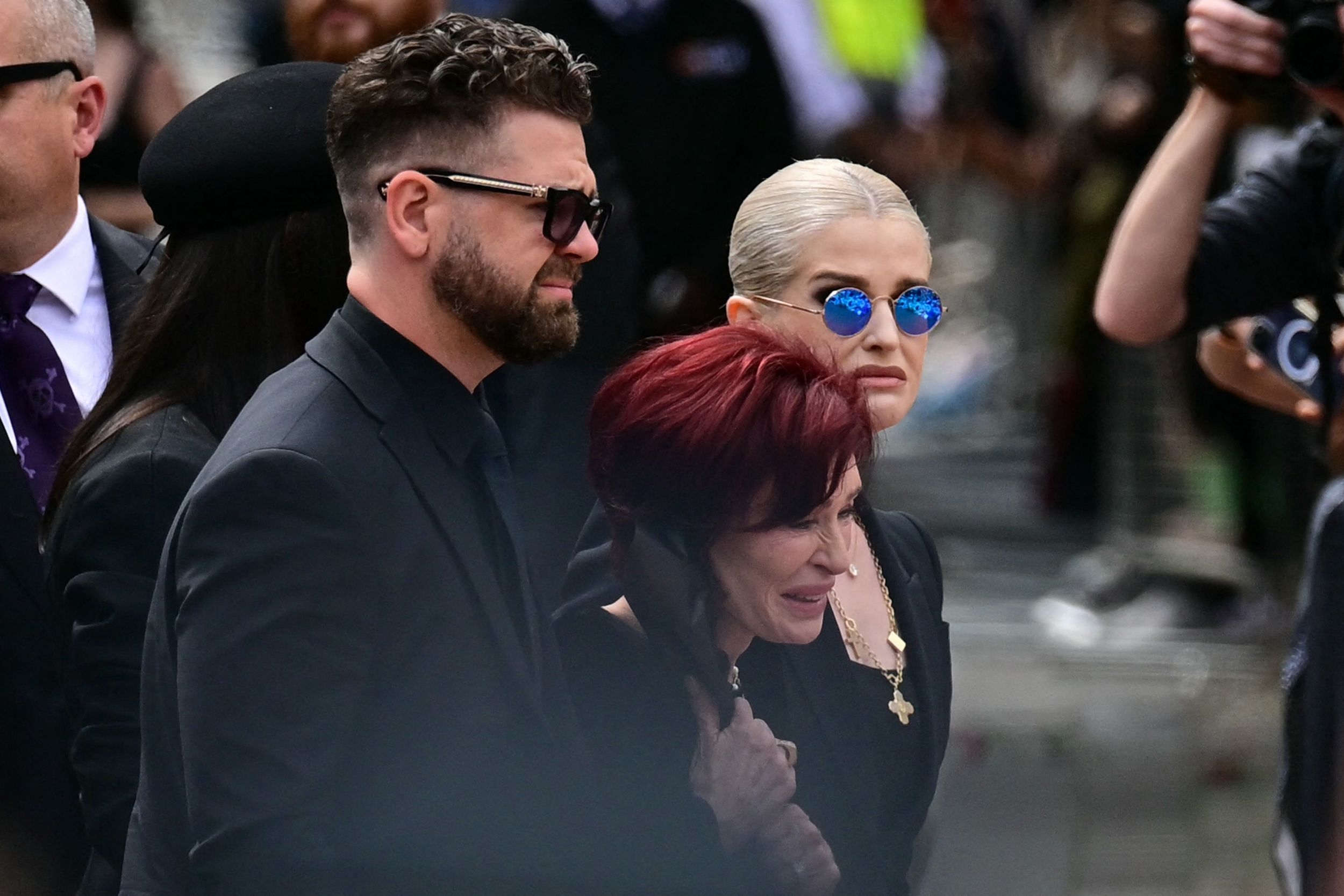 Sharon Osbourne Breaks Down as Thousands Say Goodbye…