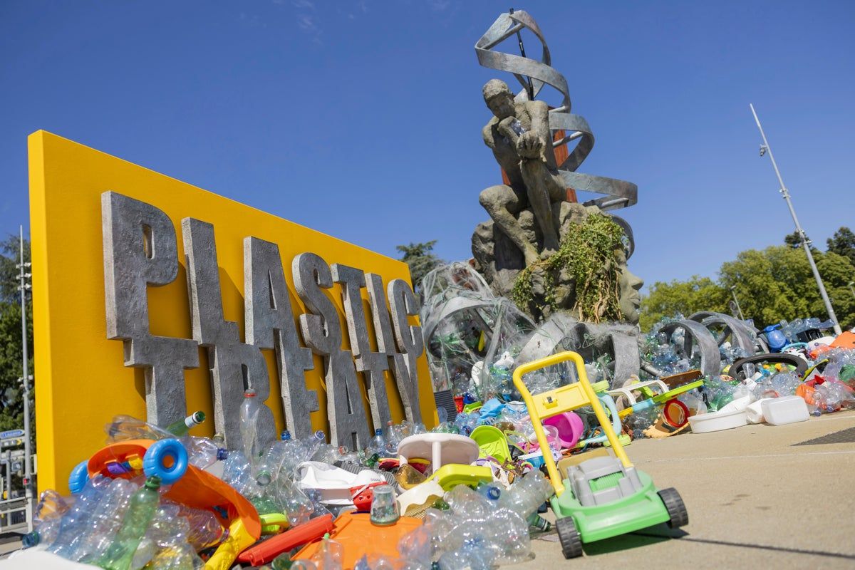 Plastic treaty talks overrun by fossil fuel lobbyists,…