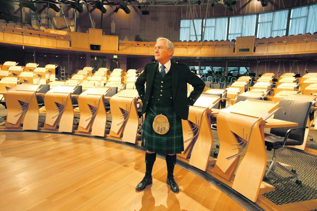 Former Holyrood presiding officer Sir George Reid dies…