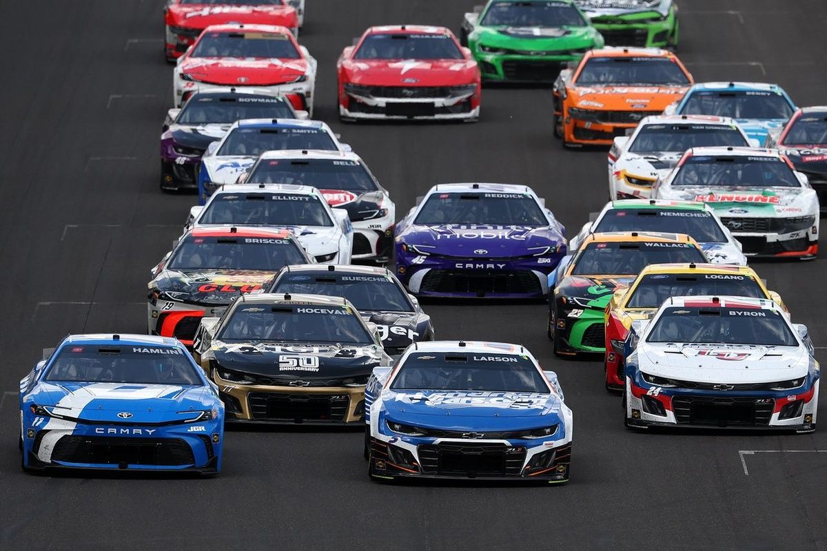 Denny Hamlin: “The field is running the same speed"…