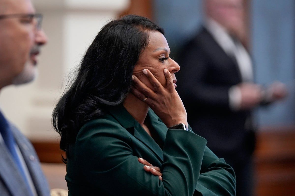 Texas Democrat remains locked in House chamber after…