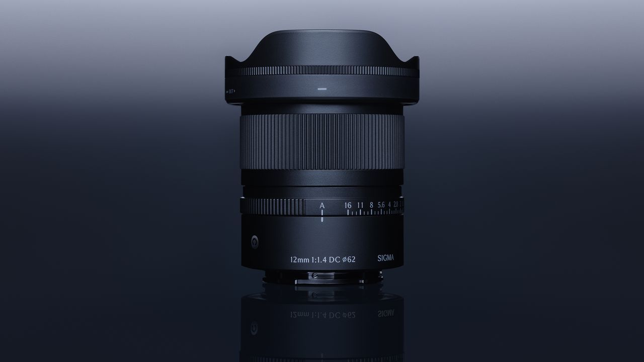 Sigma reveals super-bright lens for astrophotography…