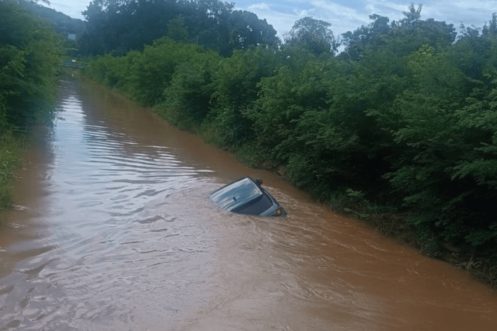 Driver using GPS plunges into canal