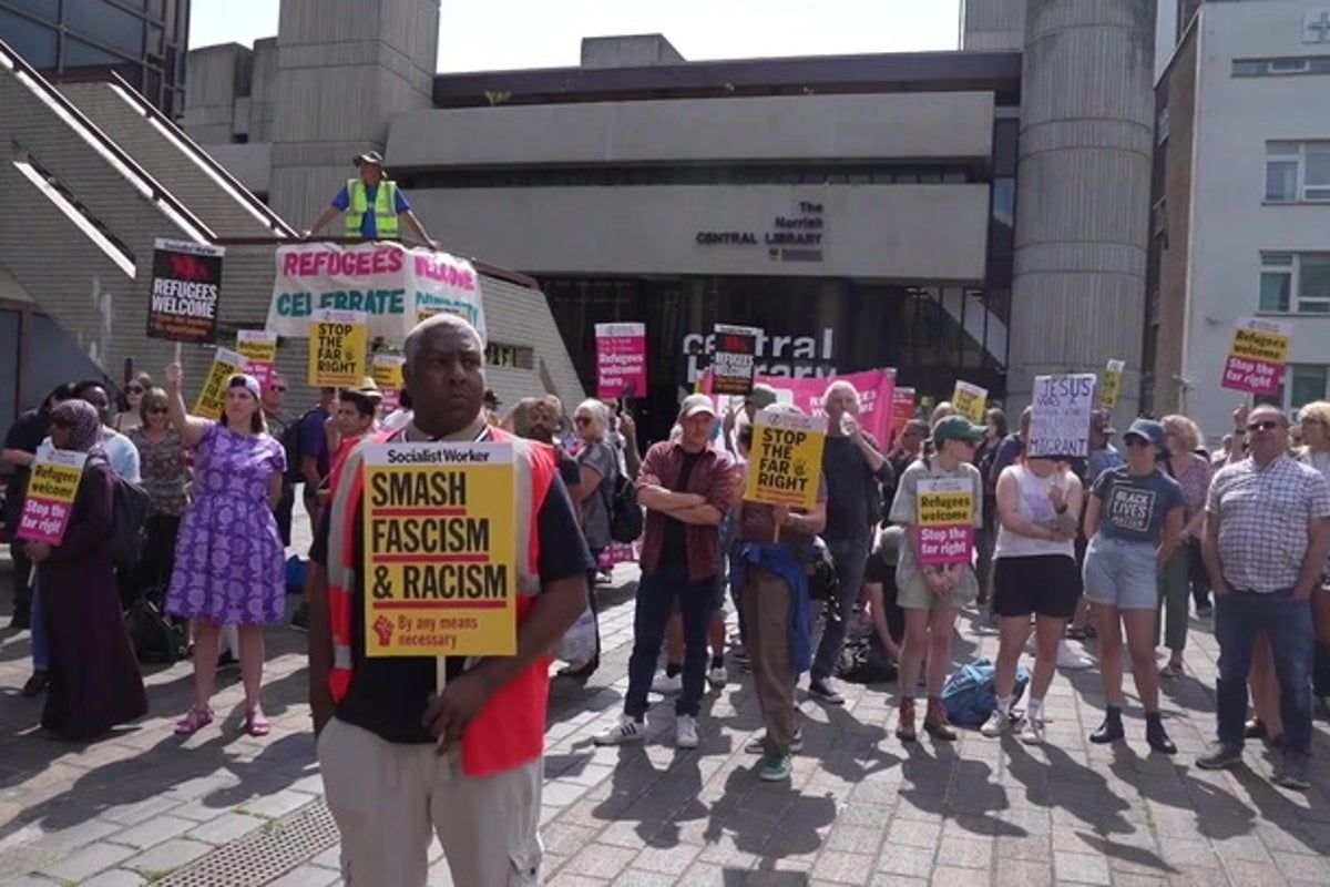 Protest groups face off in migrant hotel…