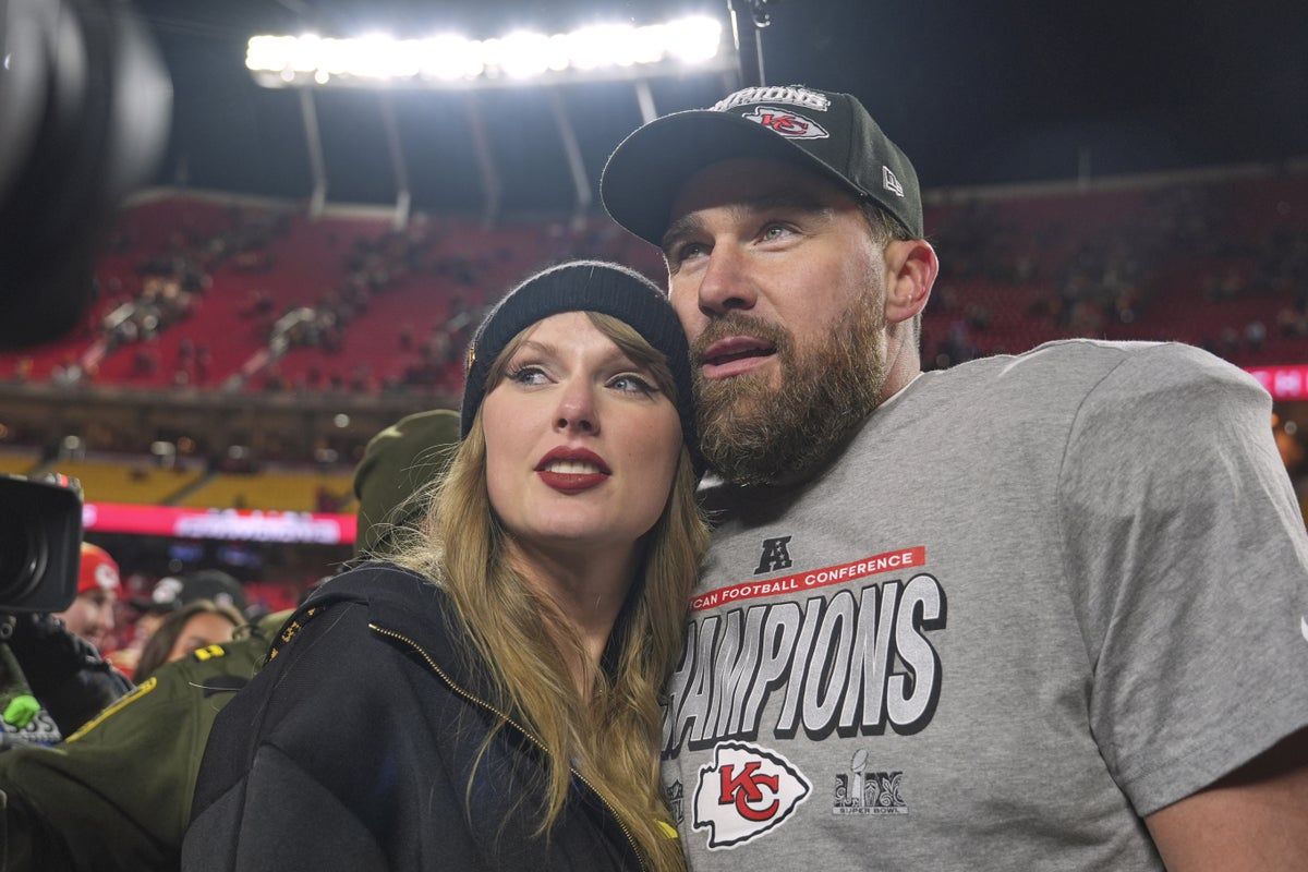 Taylor Swift announces her engagement on Instagram