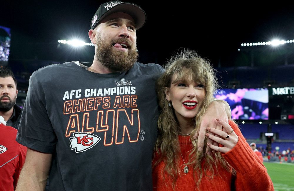 Travis Kelce can't stop dancing around the house to…