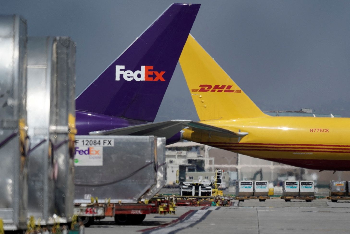 US ends tariff exemption for delivery packages valued…