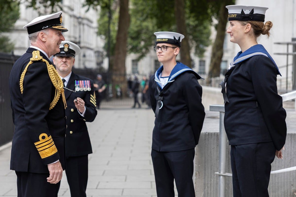 Defence chief bids farewell after 40 years in Royal…