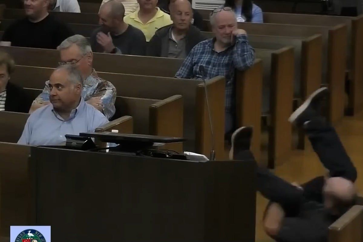 New Jersey man breakdances during town hall meeting