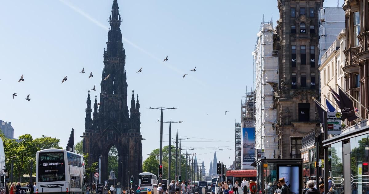 Edinburgh's Princes Street in lockdown amid suspicious…
