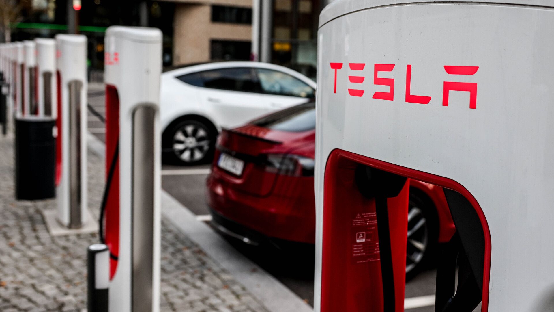 Here’s What It Costs To Charge a Tesla Monthly vs.…
