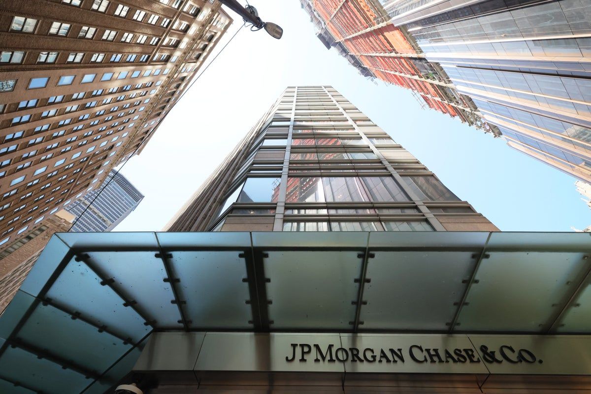 How Chase bank executives aided Epstein and funneled…