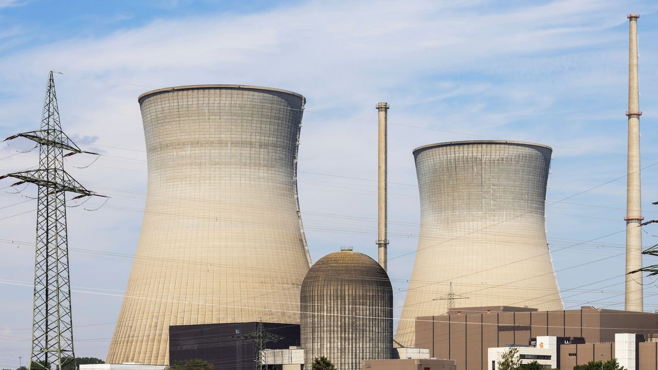Microsoft goes nuclear — AI demands spark unlikely…
