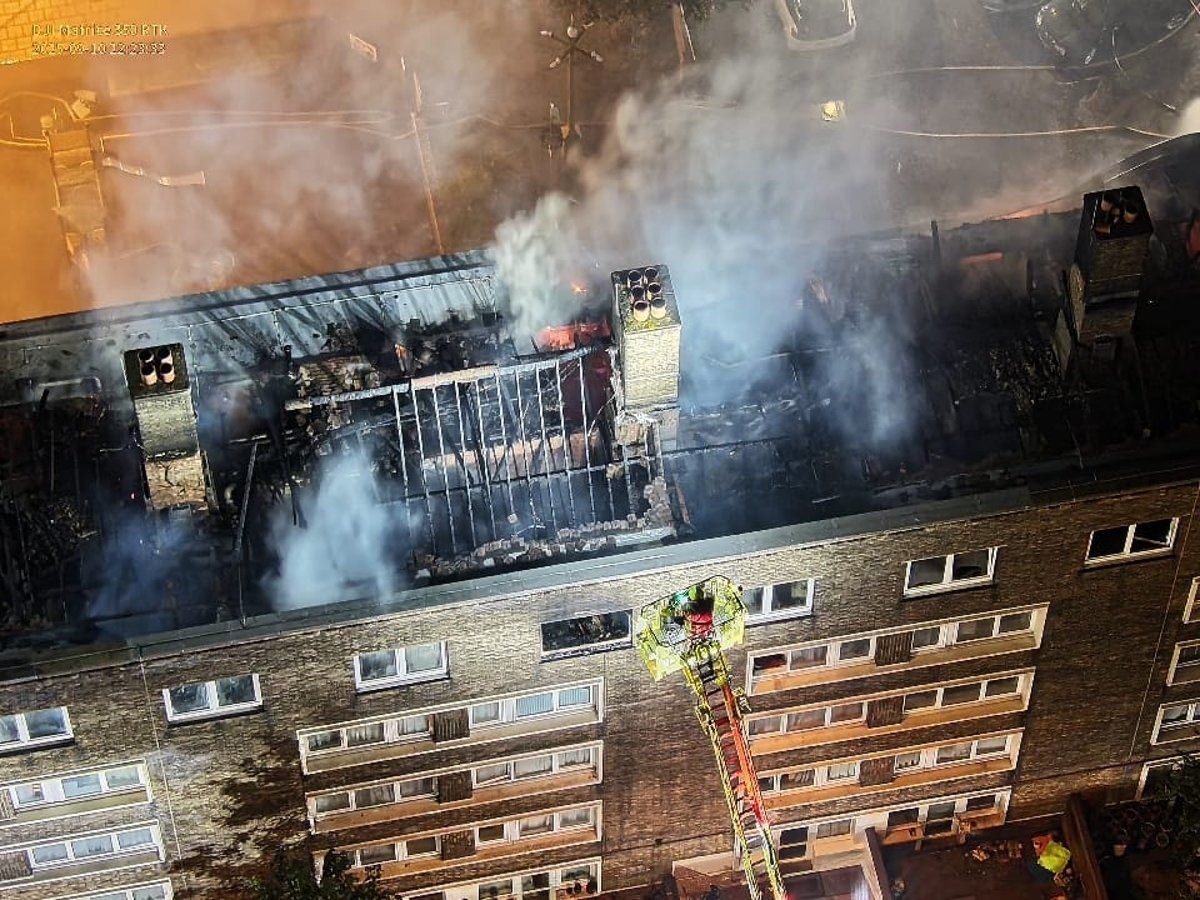Battersea fire: 100 firefighters battle huge blaze at…