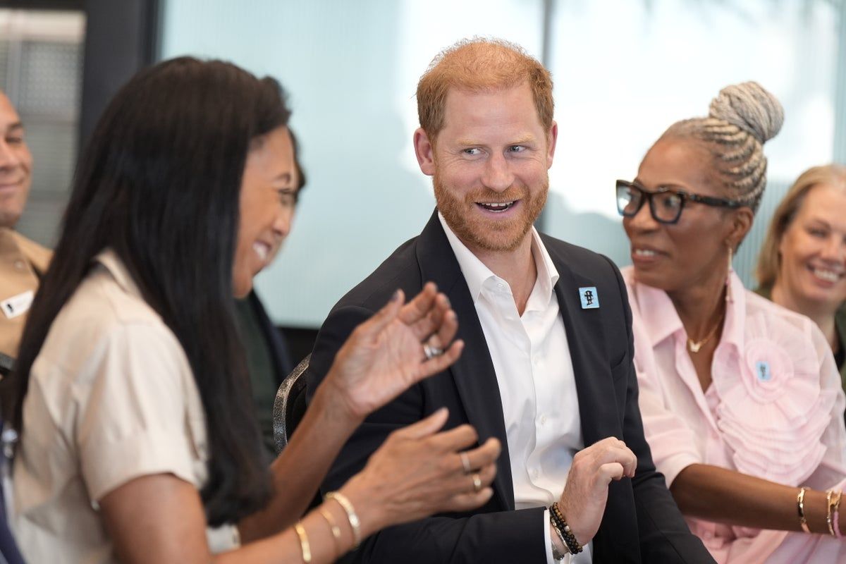 Prince Harry finishes UK visit with tribute to Diana…