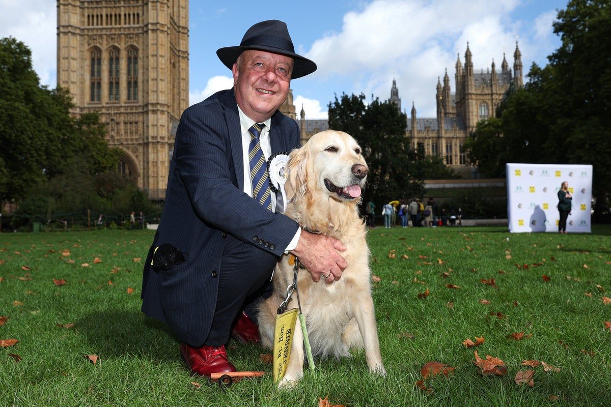 Steve Darling and guide dog Jennie win the hearts of…