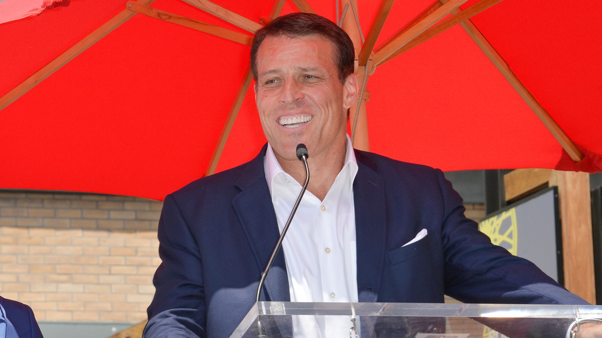Tony Robbins Once Lost $125M: 4 Lessons It Taught Him