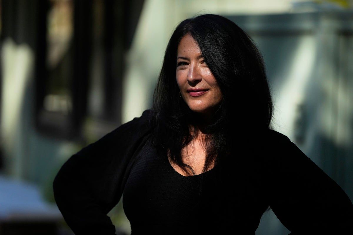 Former poet laureate Ada Limón says artists must band…